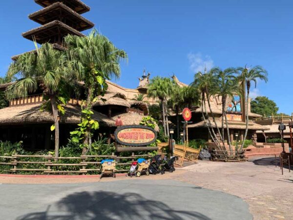 Walt Disney's Enchanted Tiki Room: The History of Disney Animatronics ...