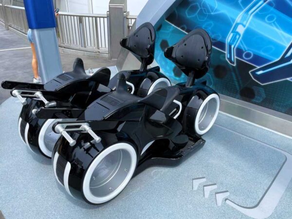 TRON Lightcycle / Run in WDW's Tomorrowland - Military Disney Tips