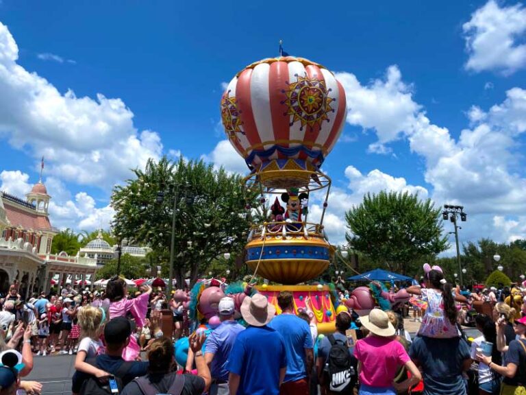 Walt Disney World's Magic Kingdom Parades - Military Disney Tips