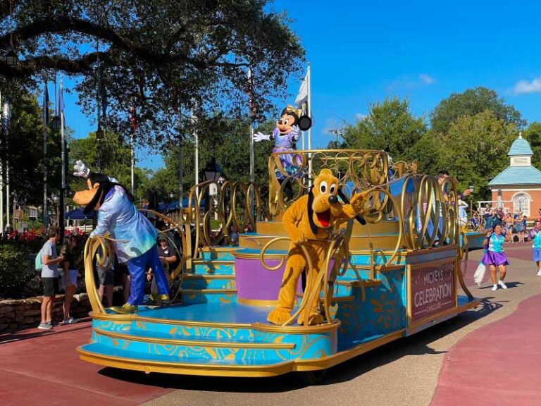 Walt Disney World's Magic Kingdom Parades - Military Disney Tips