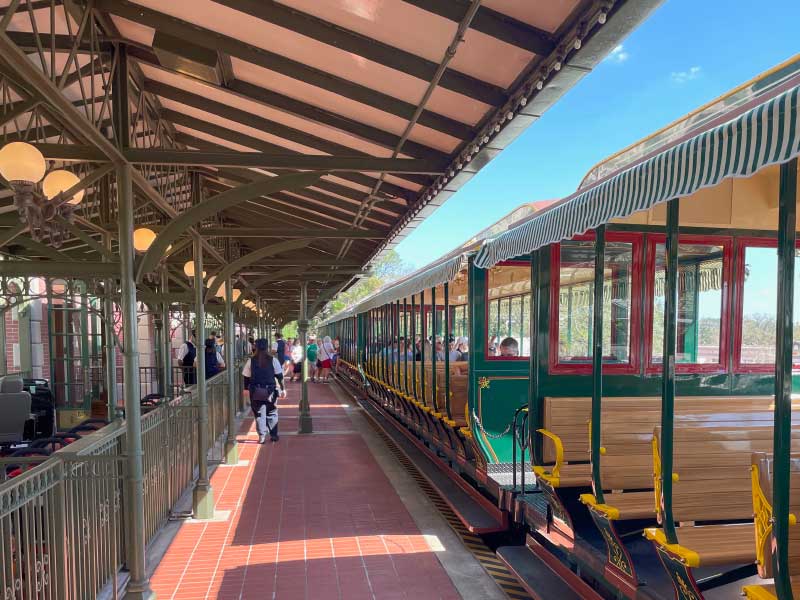 The Walt Disney World Railroad in the Magic Kingdom - Military Disney Tips