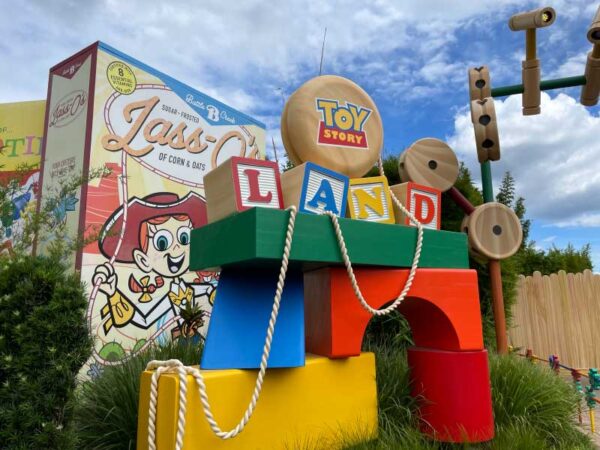 Roundup Rodeo BBQ in Disney's Hollywood Studios Toy Story Land ...